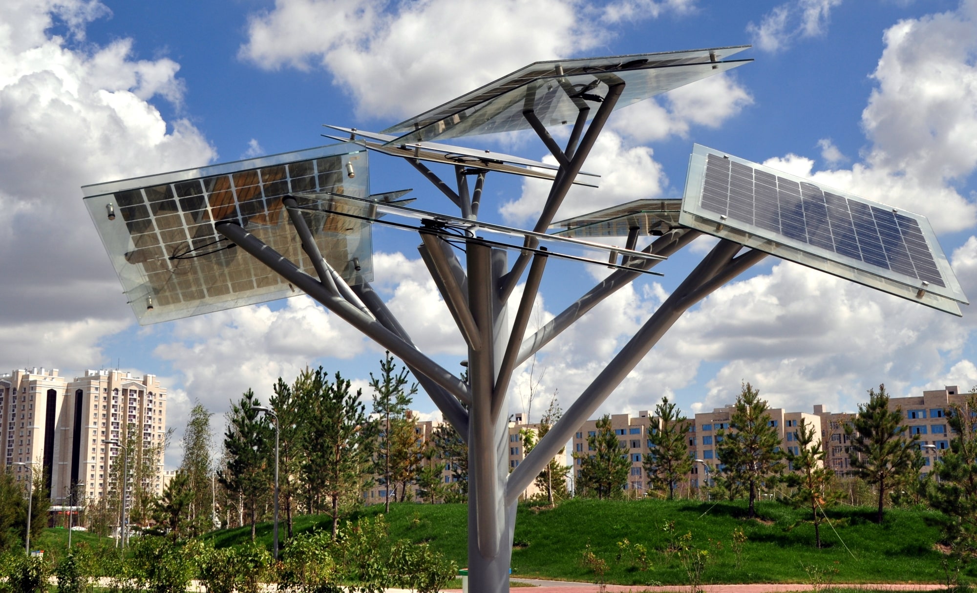 What Are Solar Trees and How Do They Work? (2024)